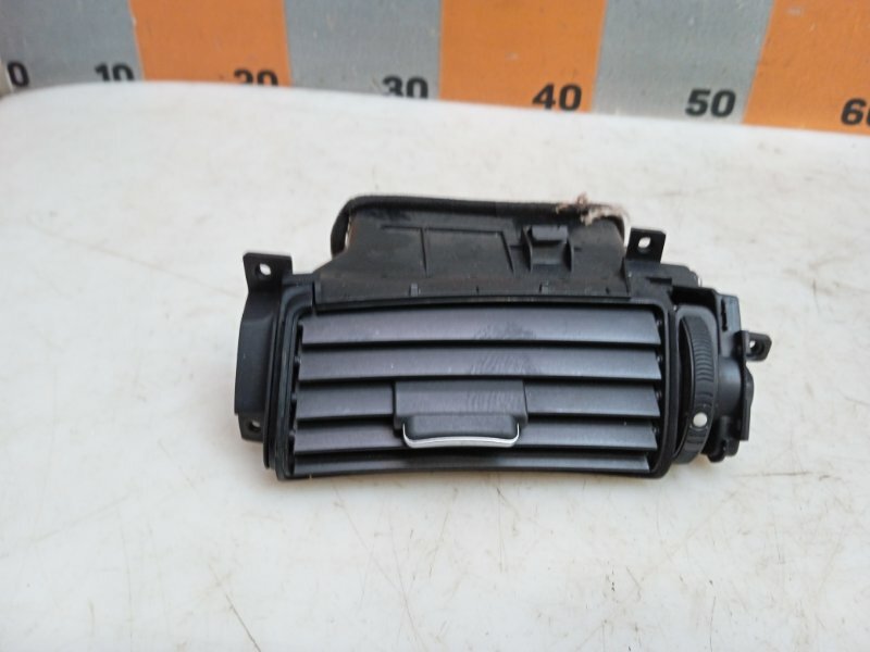 Б/У Правый руль Дефлектор воздушный Honda Legend 2004-2008 4, KB1 Лев. 351217 HONDA арт. 77630SJAJ0