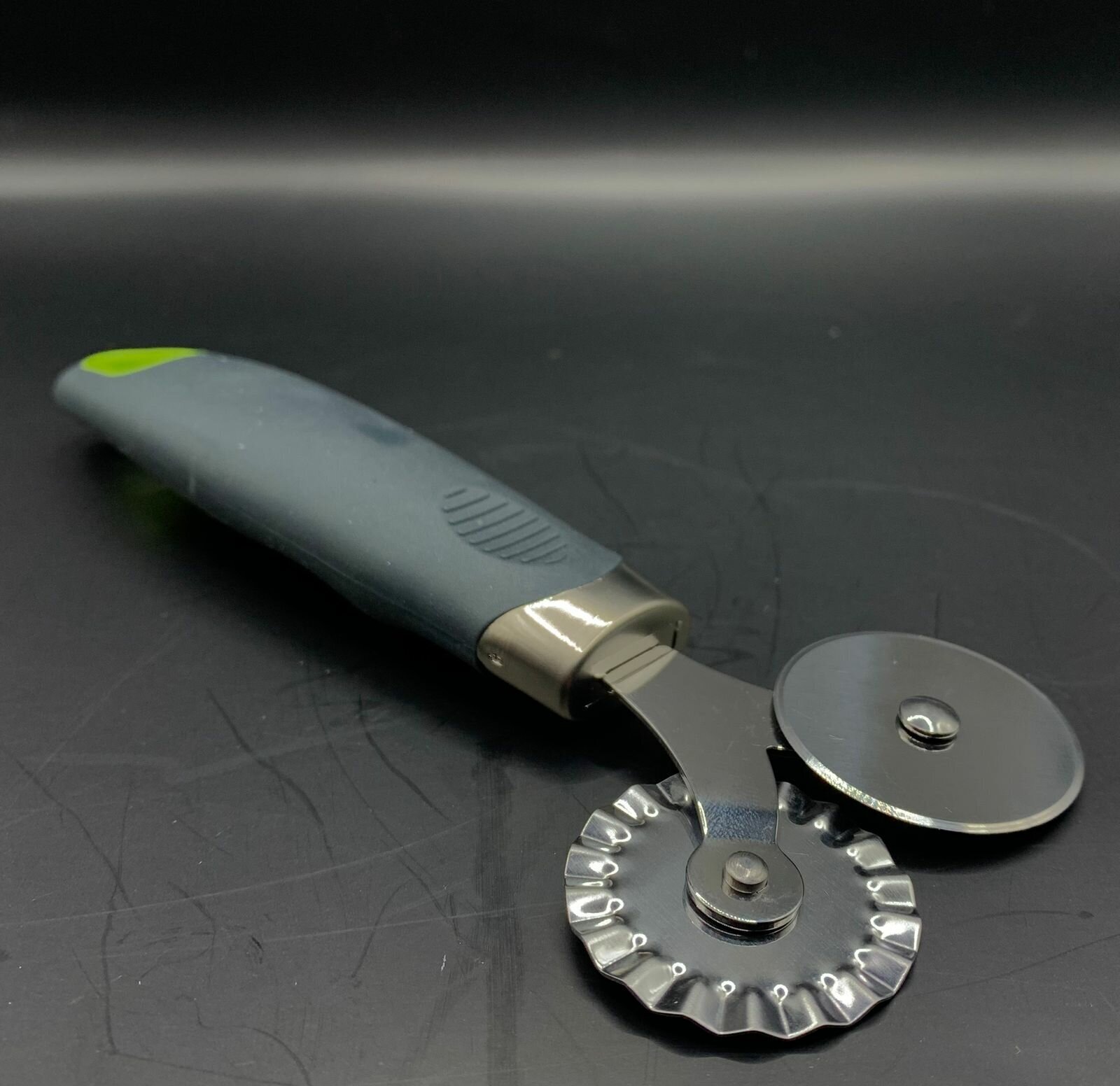 Ролик-Нож SATOSHI Kitchenware "Витре", для теста и пиццы, нержавеющая сталь, серый