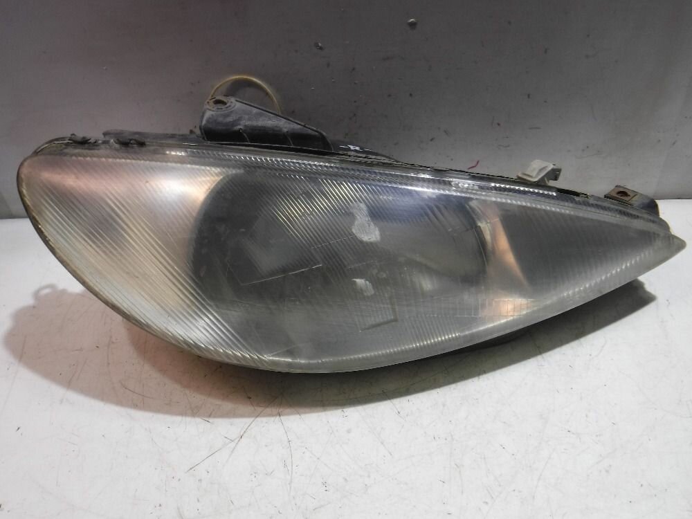 Фара правая Peugeot 206