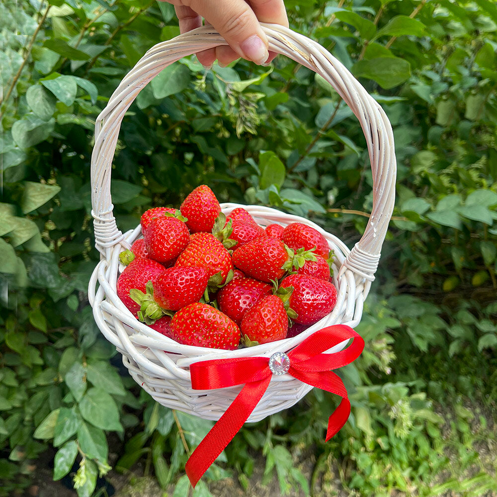 Корзина с ягодами «Аромат клубники»