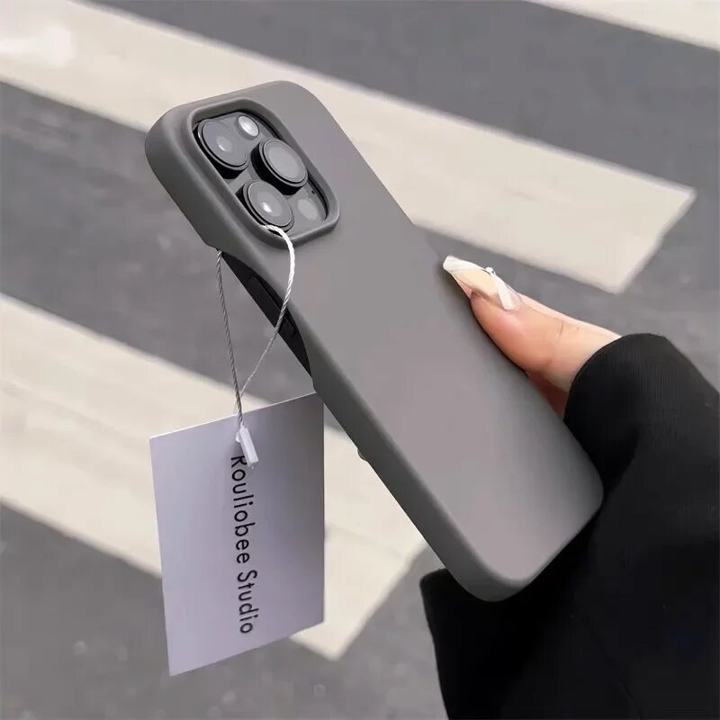 Серый силиконовый чехол для iPhone 13