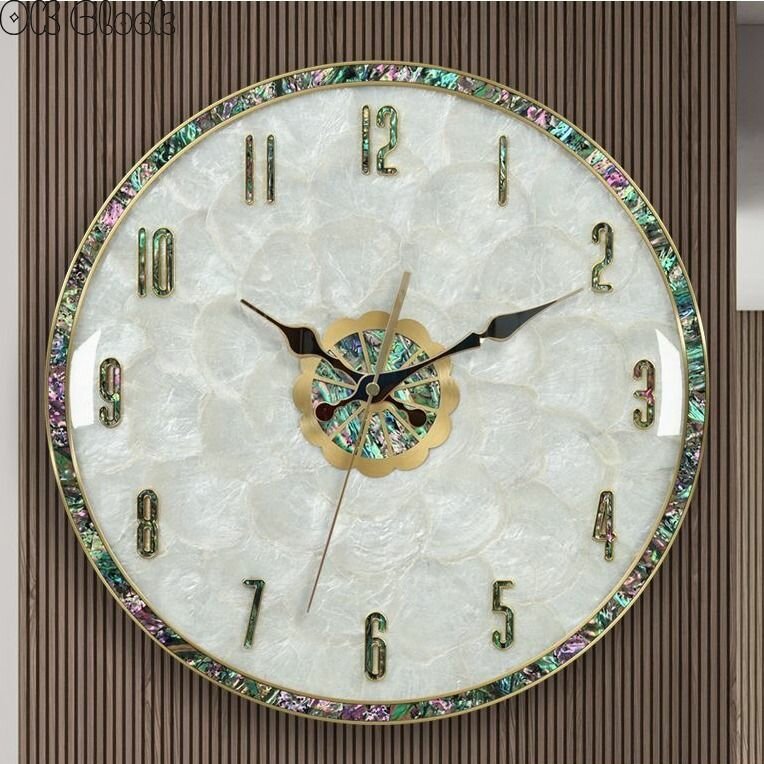 Настенные часы из ракушки морского ушка