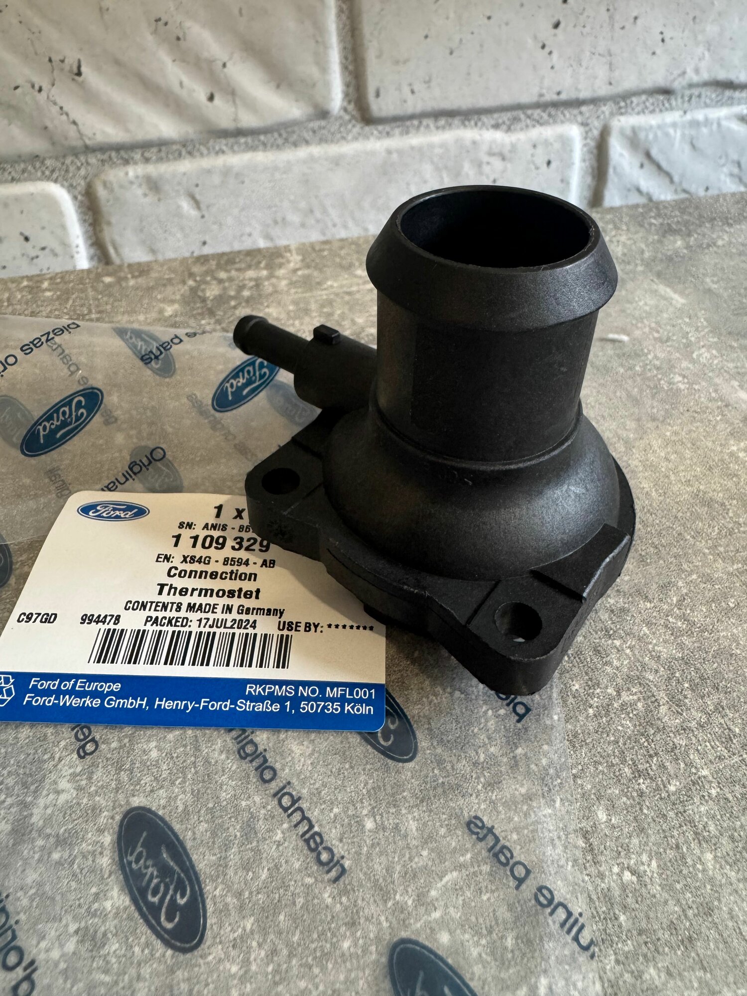 1109329 Оригинальная крышка термостата Ford