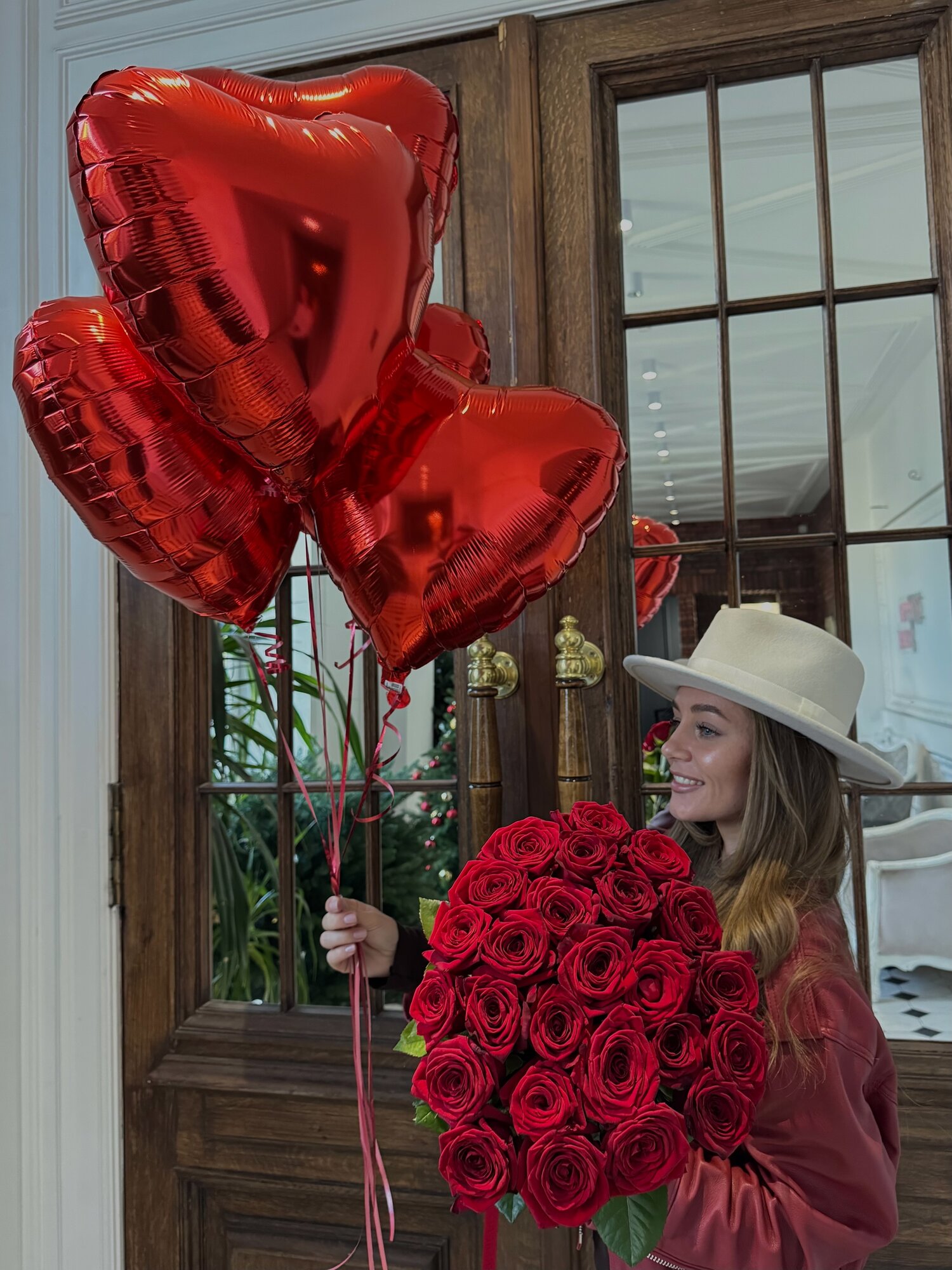 Букет из Красной розы 25 шт, + 5 гелиевых шара, высота 55 см