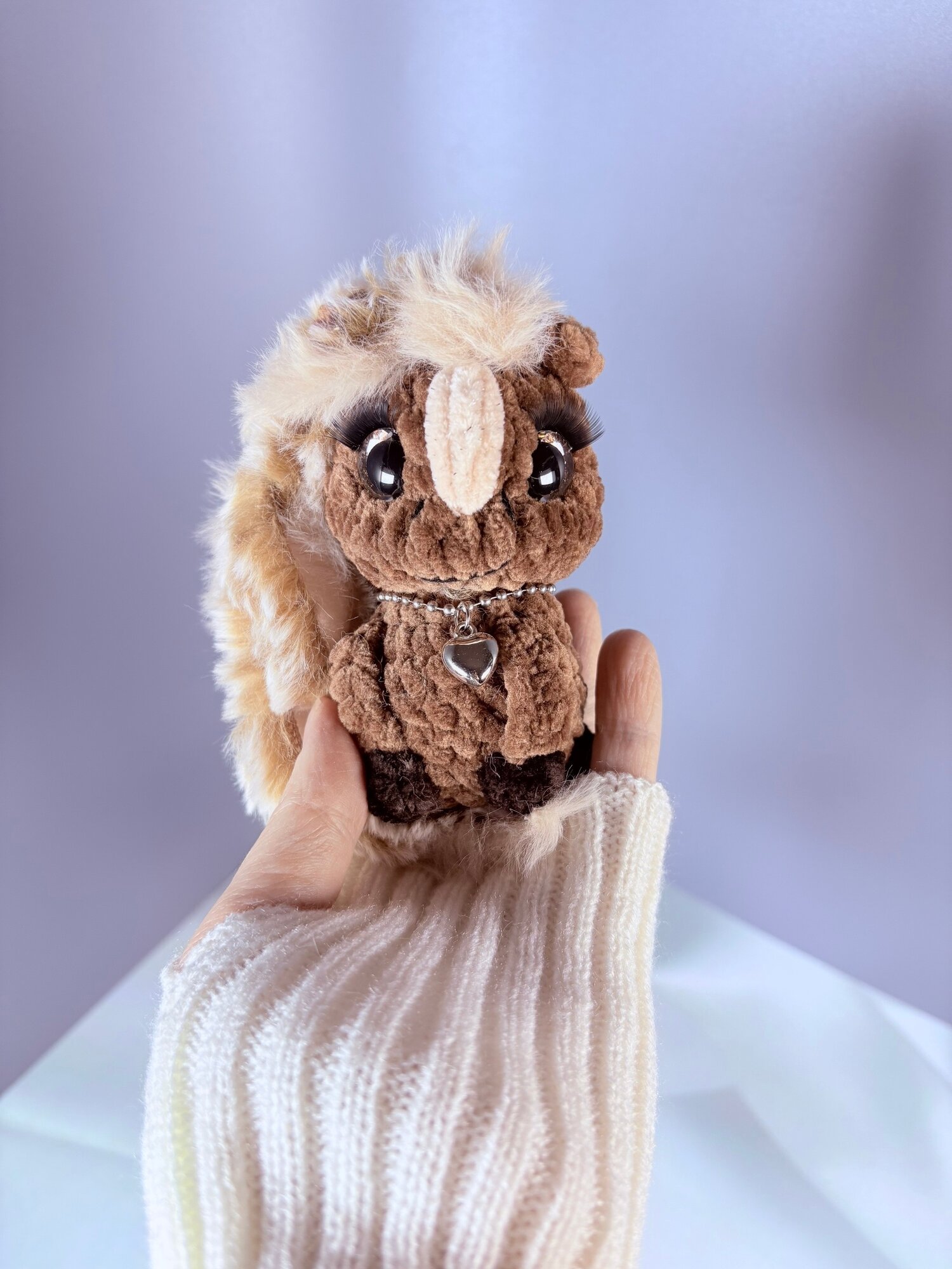 Лошадка Лапуська 9 см, коричневая со светлой гривой. Фигурка лошади соловой или игреневой масти.