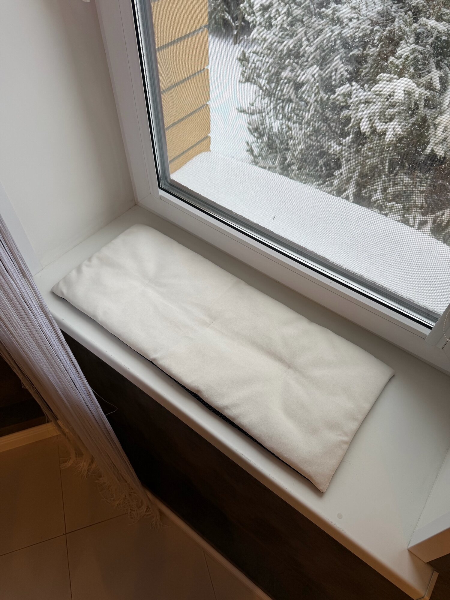 Лежанка 27*67 для кошек и собак на подоконник, на пол. Антискользящая.