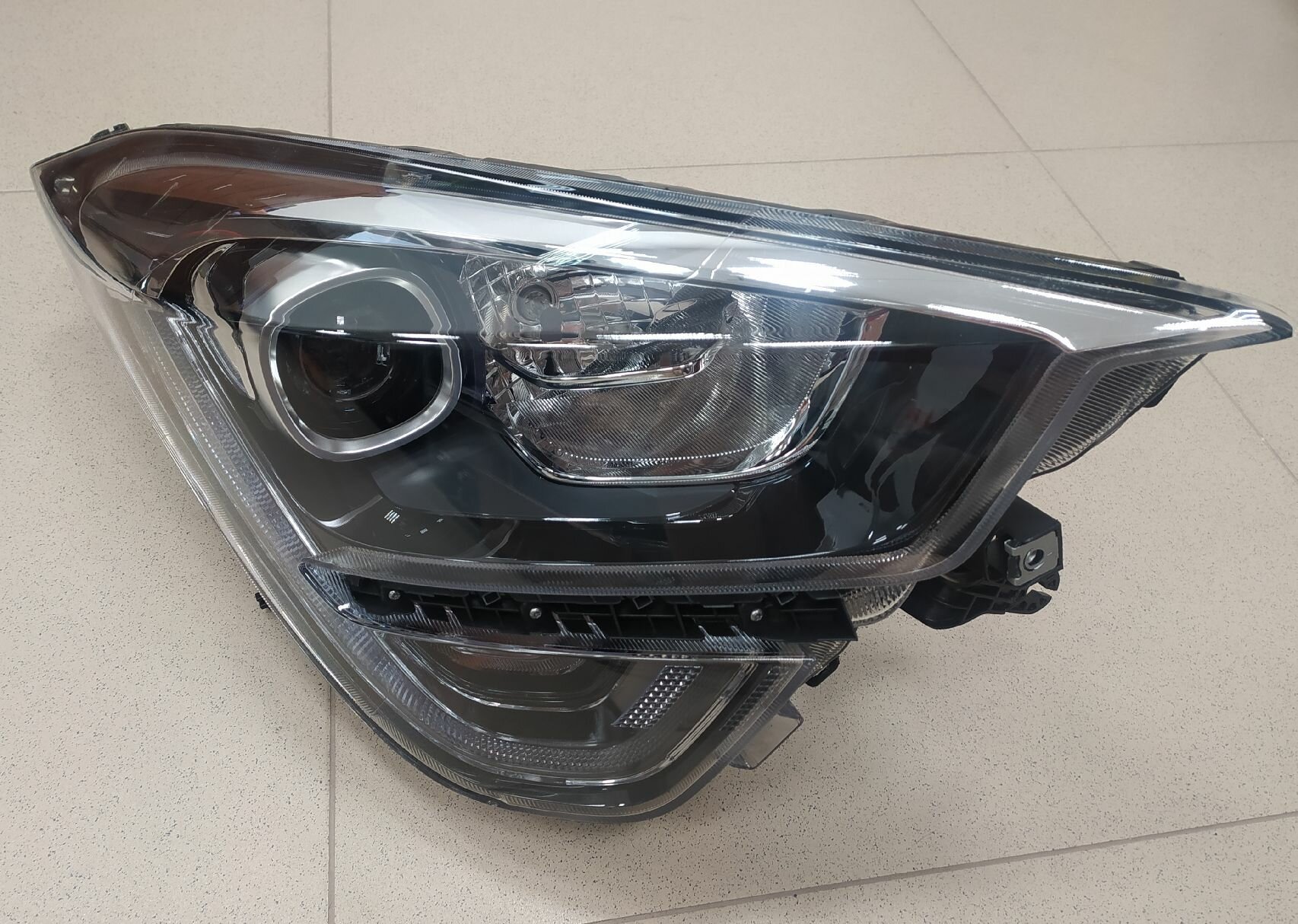 Фара правая Chery Tiggo 4 (2017-2019) [1.5 16V 6MT внедорожник Turbo] J684421020BA