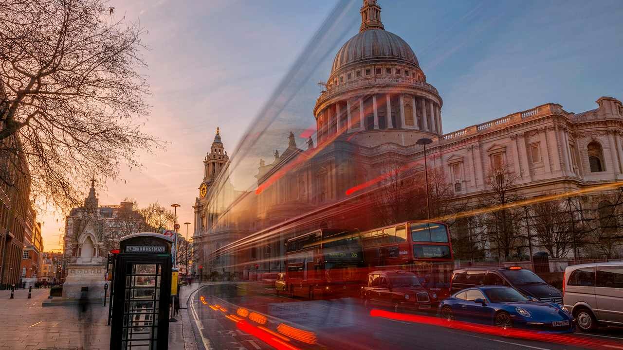 Картина на холсте 110x60 LinxOne "Англия выдержка автобус" интерьерная для дома / на стену / на кухню / с подрамником