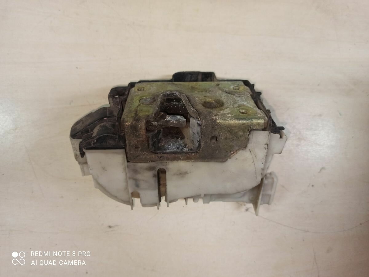 Замок передней правой двери Volkswage Golf 3 Vento 1H1837016A