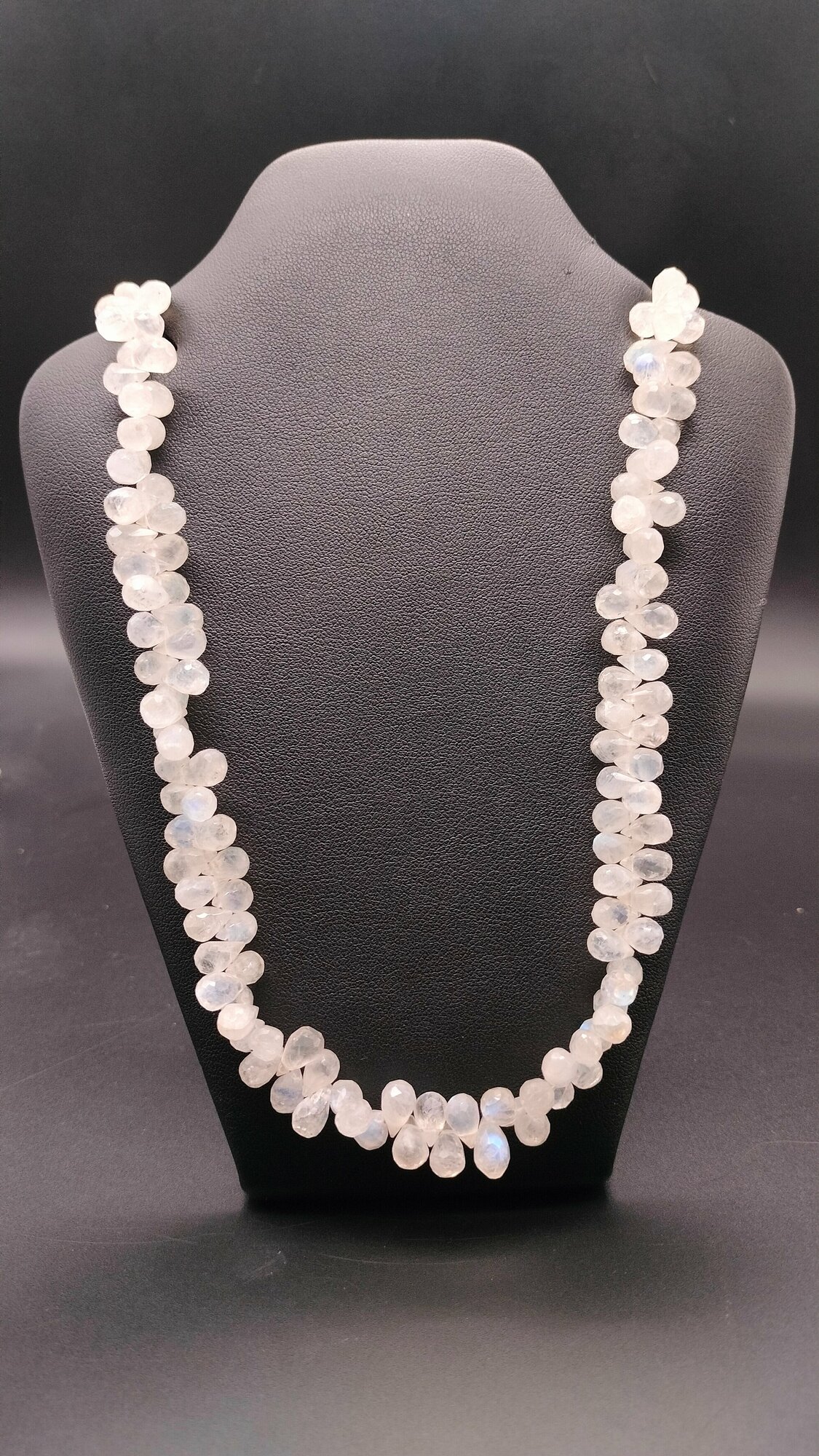 Бусы, лунный камень