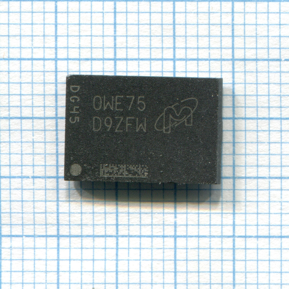 Микросхема оперативной памяти MT40A1G16KD-062E: E D9ZFW DDR4 2GB