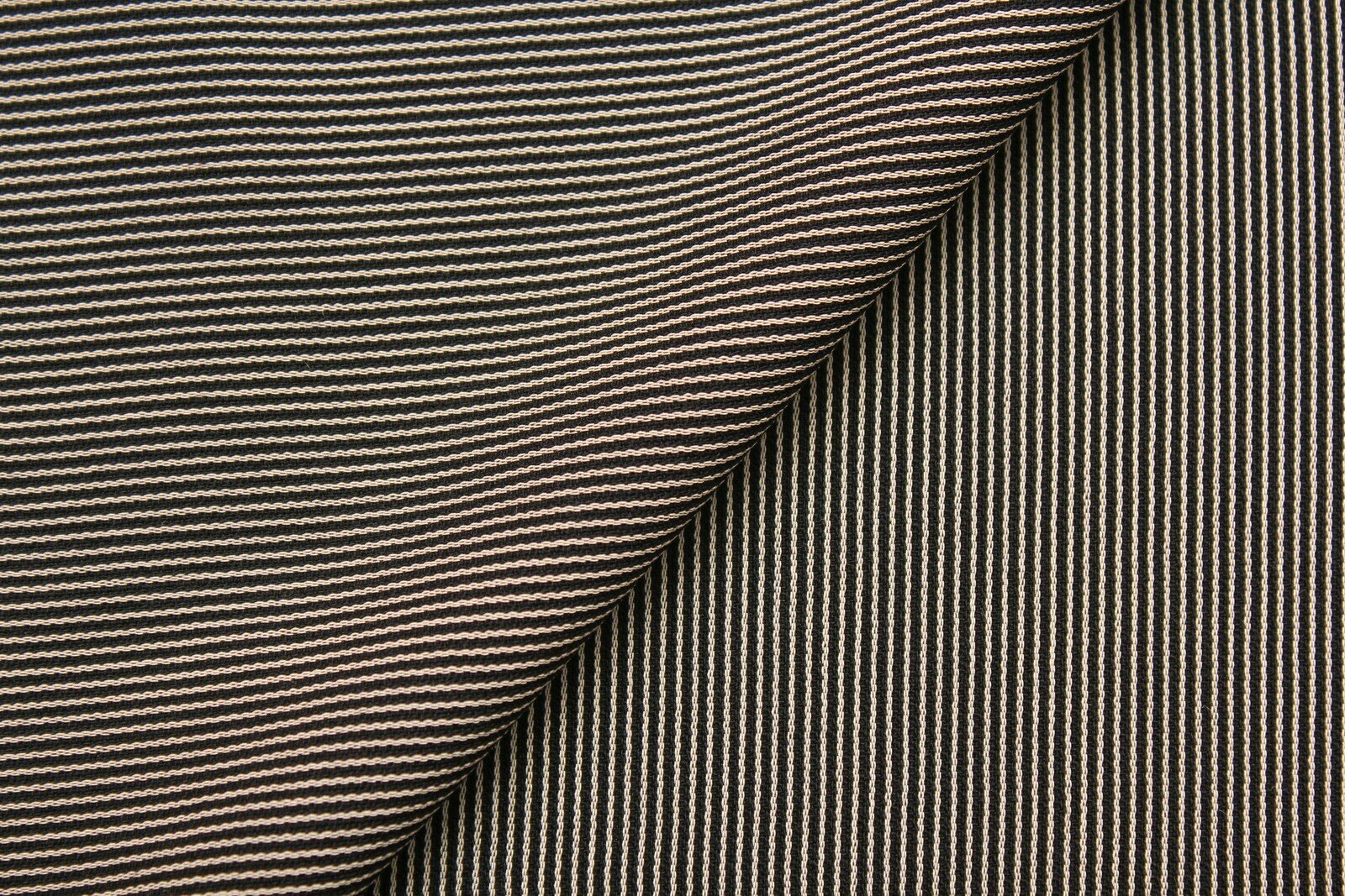 Ткань костюмная стрейч Marlane бежевая полоска на чёрном, ш142см, 0,5 м