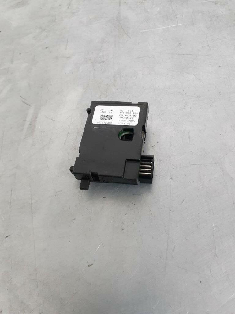Датчик угла поворота руля Skoda Octavia 2 2008 1K0959654