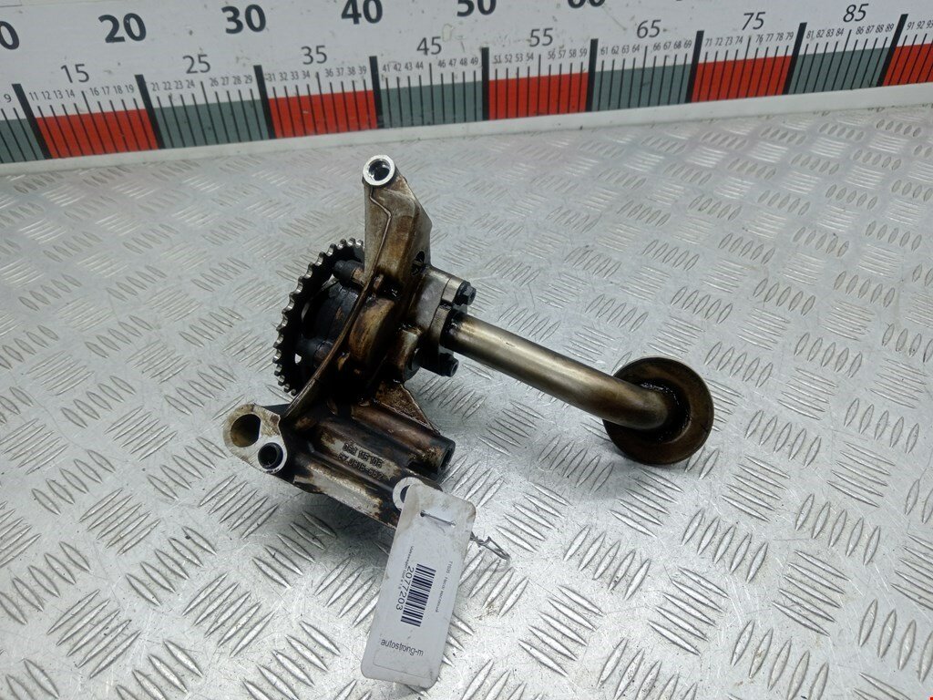 Насос масляный Volkswagen Golf 4 06A115105B арт. 2077203