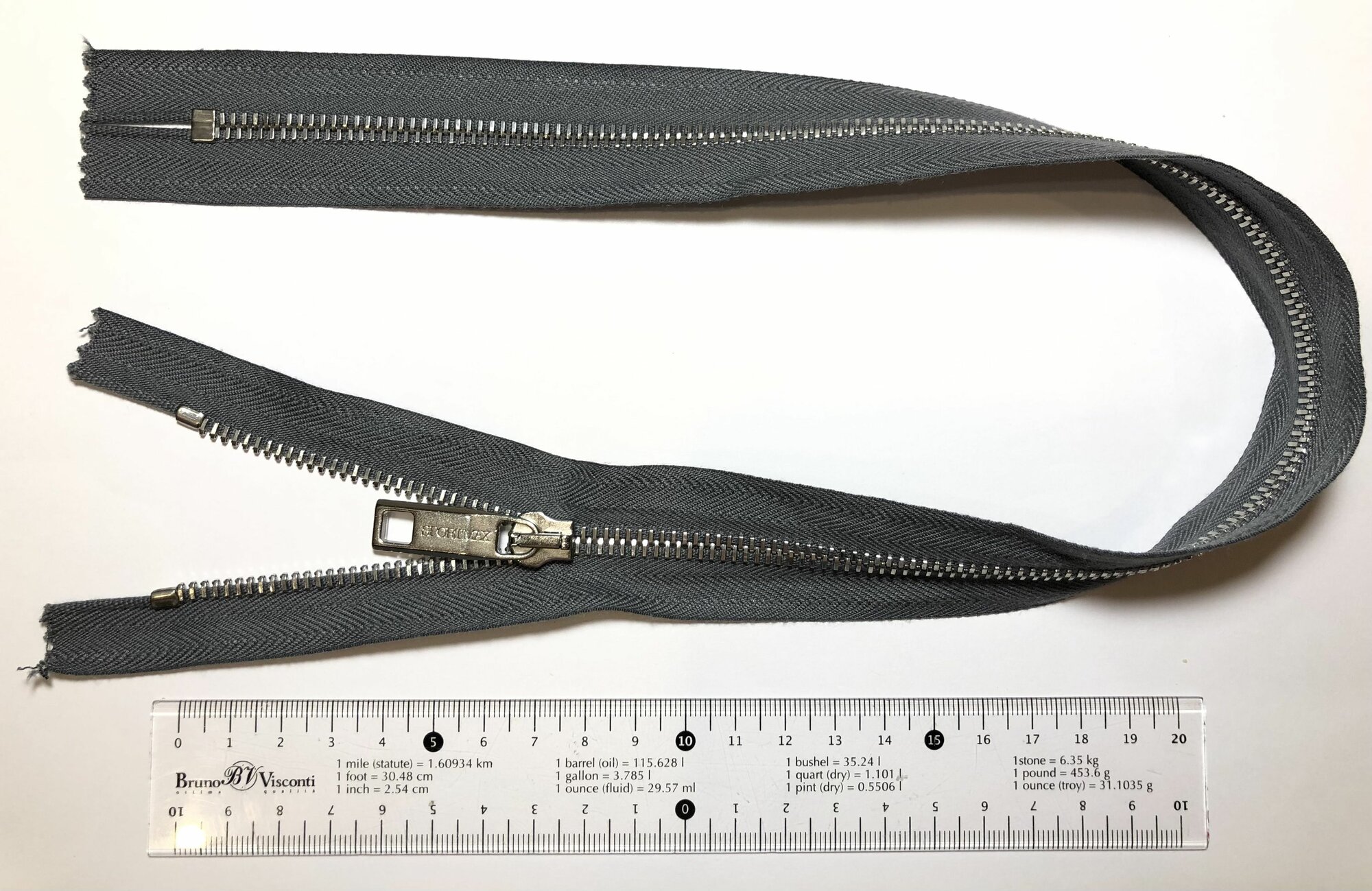 Молния металлическая неразъёмная серая- основа / никель- звено и бегунок с логотипами на хвостике SportMax Т5 - 50см (1зам.) 1шт. Opti Италия