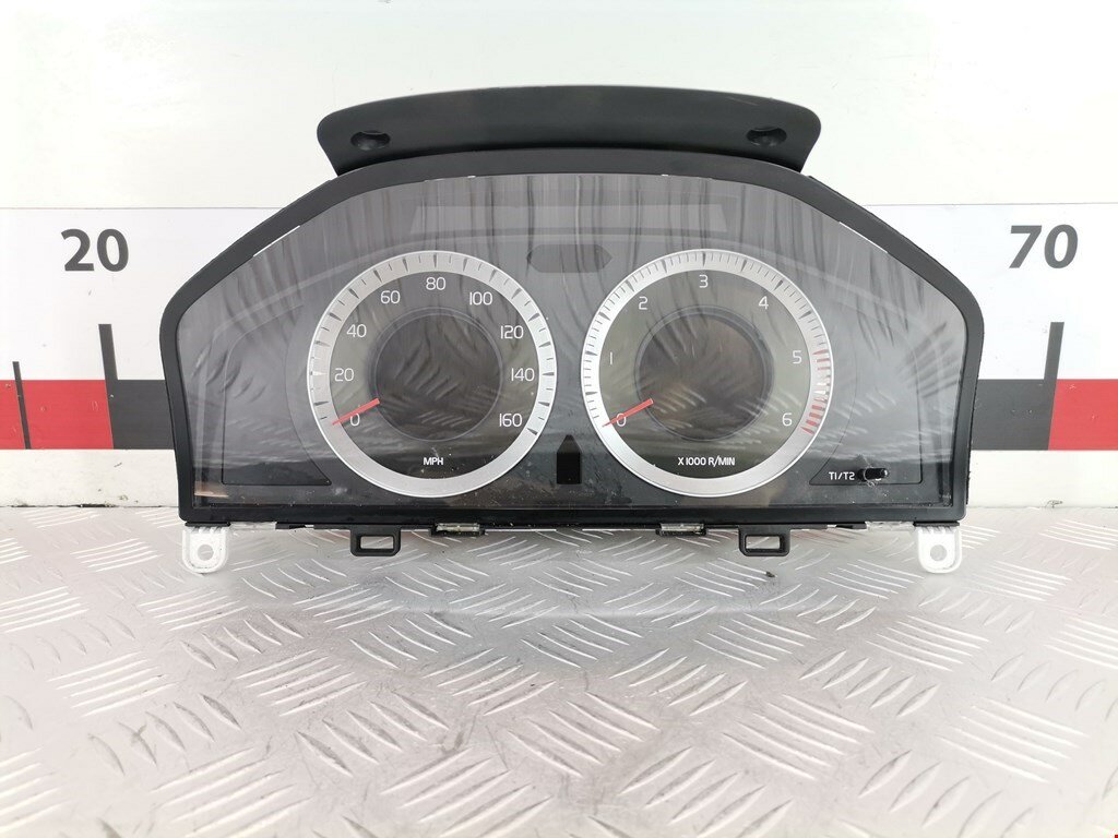 Панель приборная (щиток приборов) Volvo XC70 3 36002606 арт. 1077297