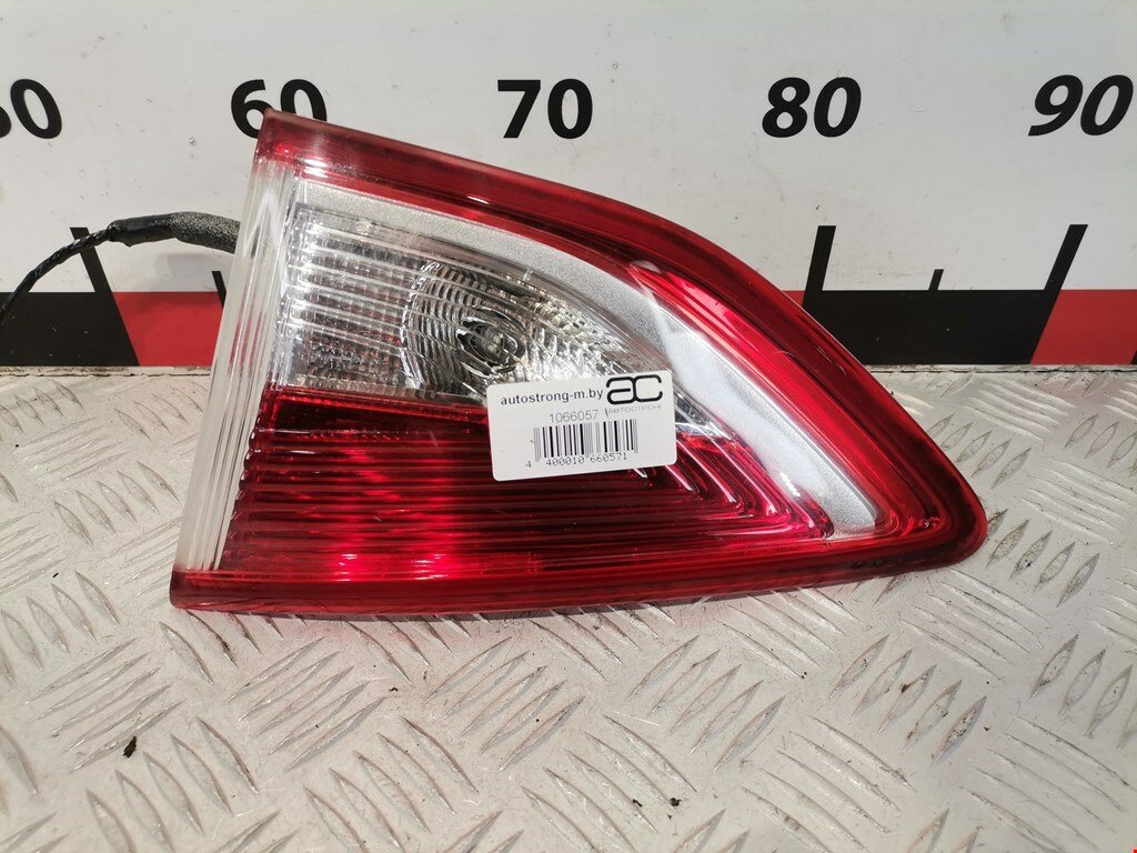 Фонарь крышки багажника правый Ford Escape 3 CJ5Z13404A арт. 1066057