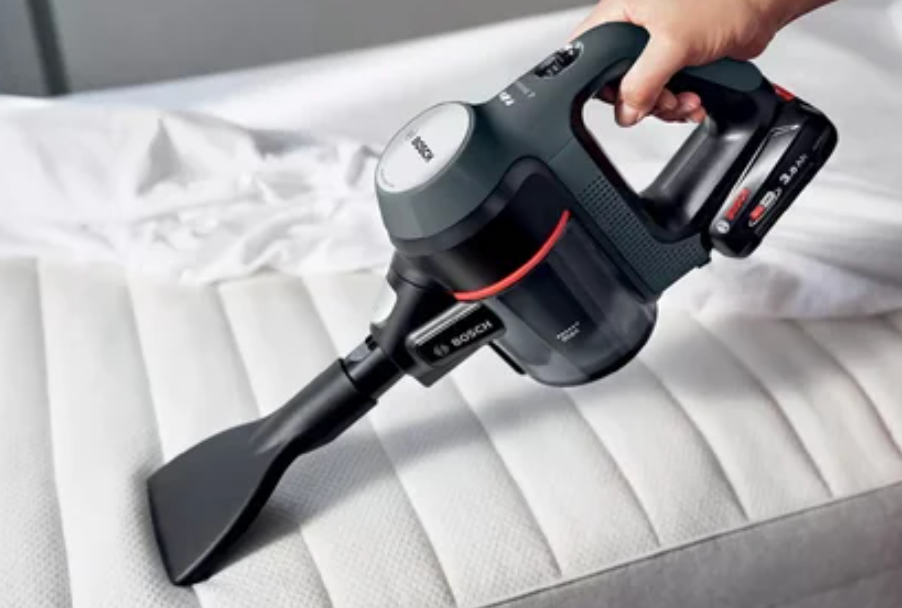 Пылесос Bosch BBS712A, с подсветкой, управление на рукоятке, Li-Ion аккумулятор, 1200 Вт — фото 1