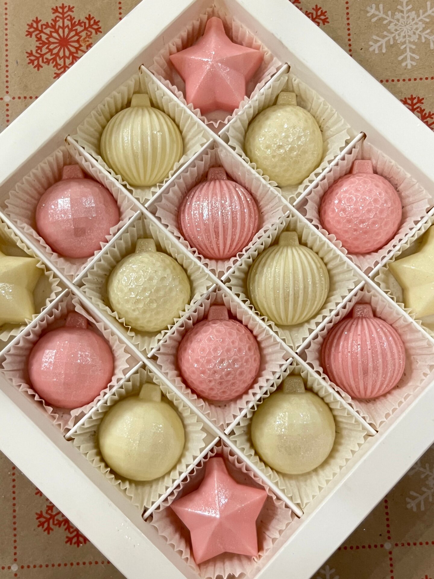 Шоколадный набор "Конфеты на новый год" №10, белый шоколад, ручная работа