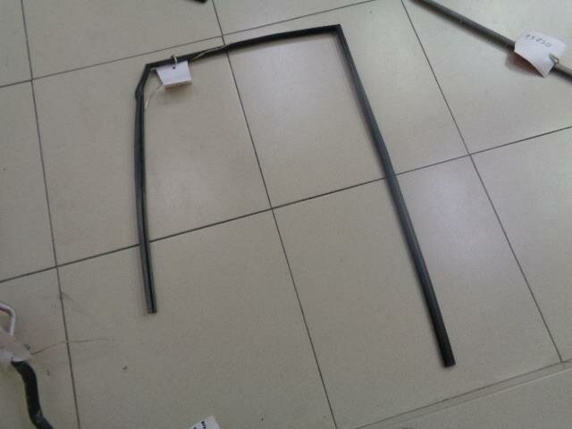 Уплотнитель стекла двери задней левой от SsangYong Actyon 2005-2010