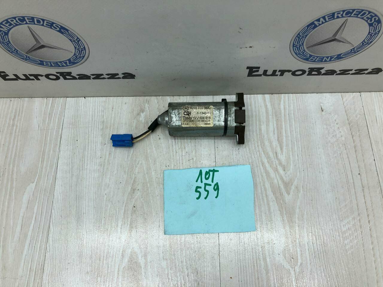 Моторчик регулировки сиденья правый Mercedes W203 A2038203642