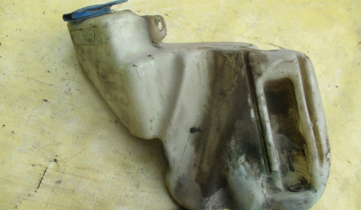 Бачок омывателя A6 (C5) Audi 4B0955453A