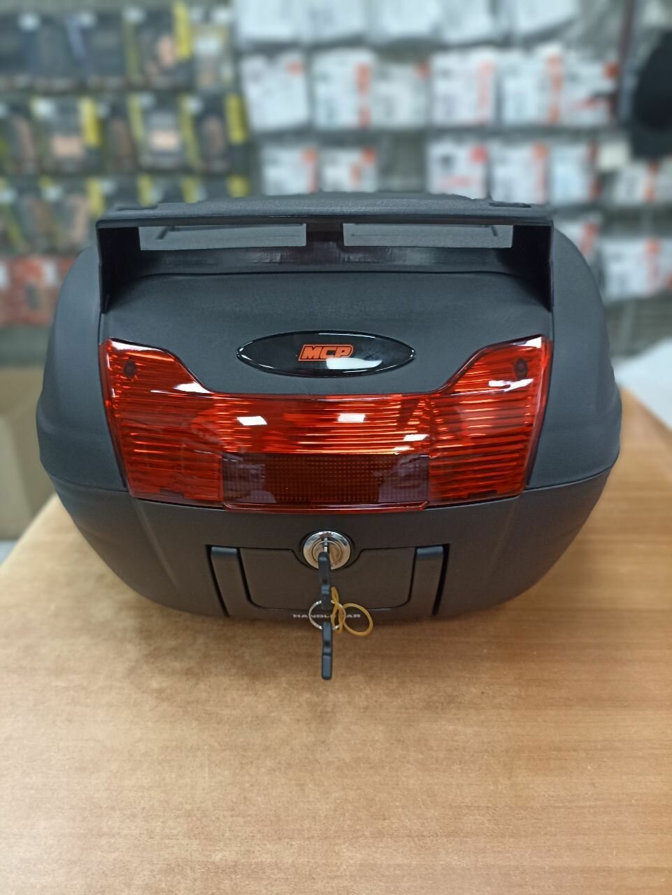 Кофр для мотоцикла 40л со спинкой, верхним багажником и крепежной площадкой