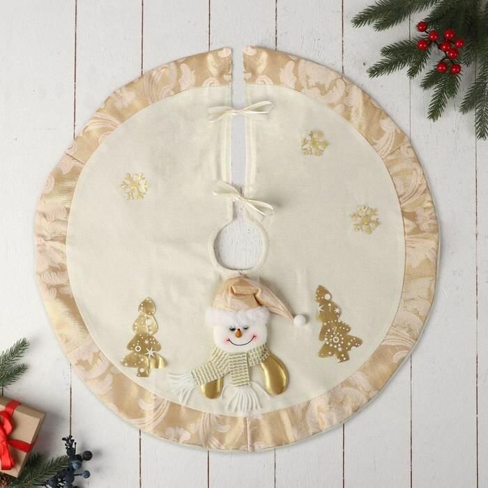 Накидка под елку Зимнее волшебство "Снеговик и елочки" d-57 см, бело-золотой (4323075)