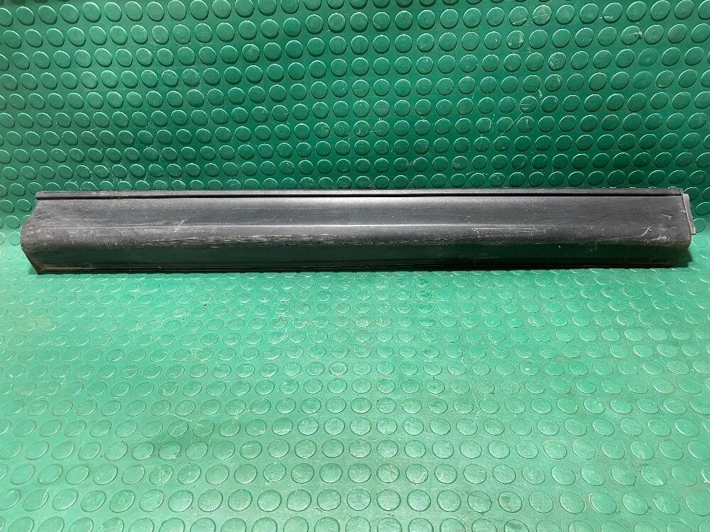 Накладка двери передней правой Mazda CX-5 II (2017—2022) KB7W-51RA1