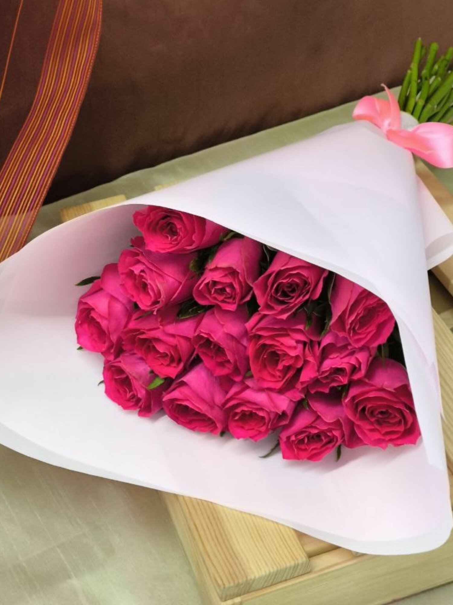 Букет живых цветов из Малиновых роз 15 шт. высота 42 см. SIMFONI FLOWERS