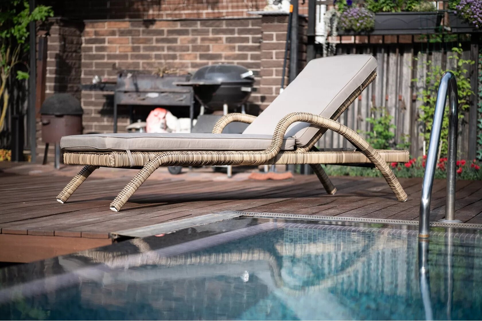 Лежак шезлонг из искусственного ротанга Besta Fiesta Фиджи