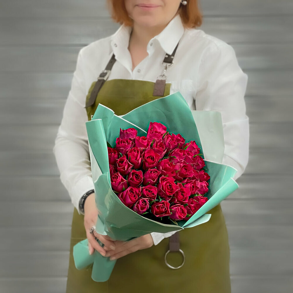 Монобукет Букет Маркет "Малиновые розы", малиновый, роза, оберточная бумага, 27 штук, Кения