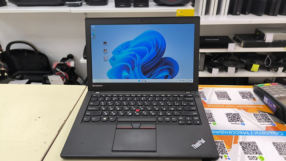 Ноутбук Lenovo ThinkPad X250 с процессором Intel Core i7 и операционной системой Windows 7