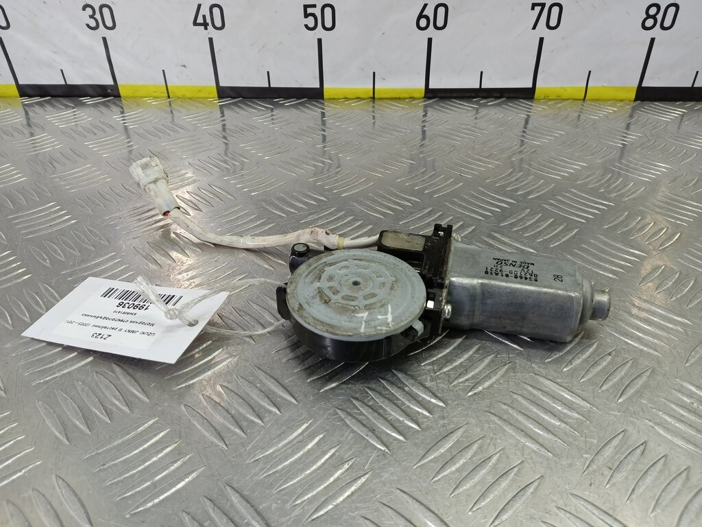 Моторчик стеклоподъёмника Б/У для SUZUKI JIMNY III рестайлинг (2005—2012) 8346081A10