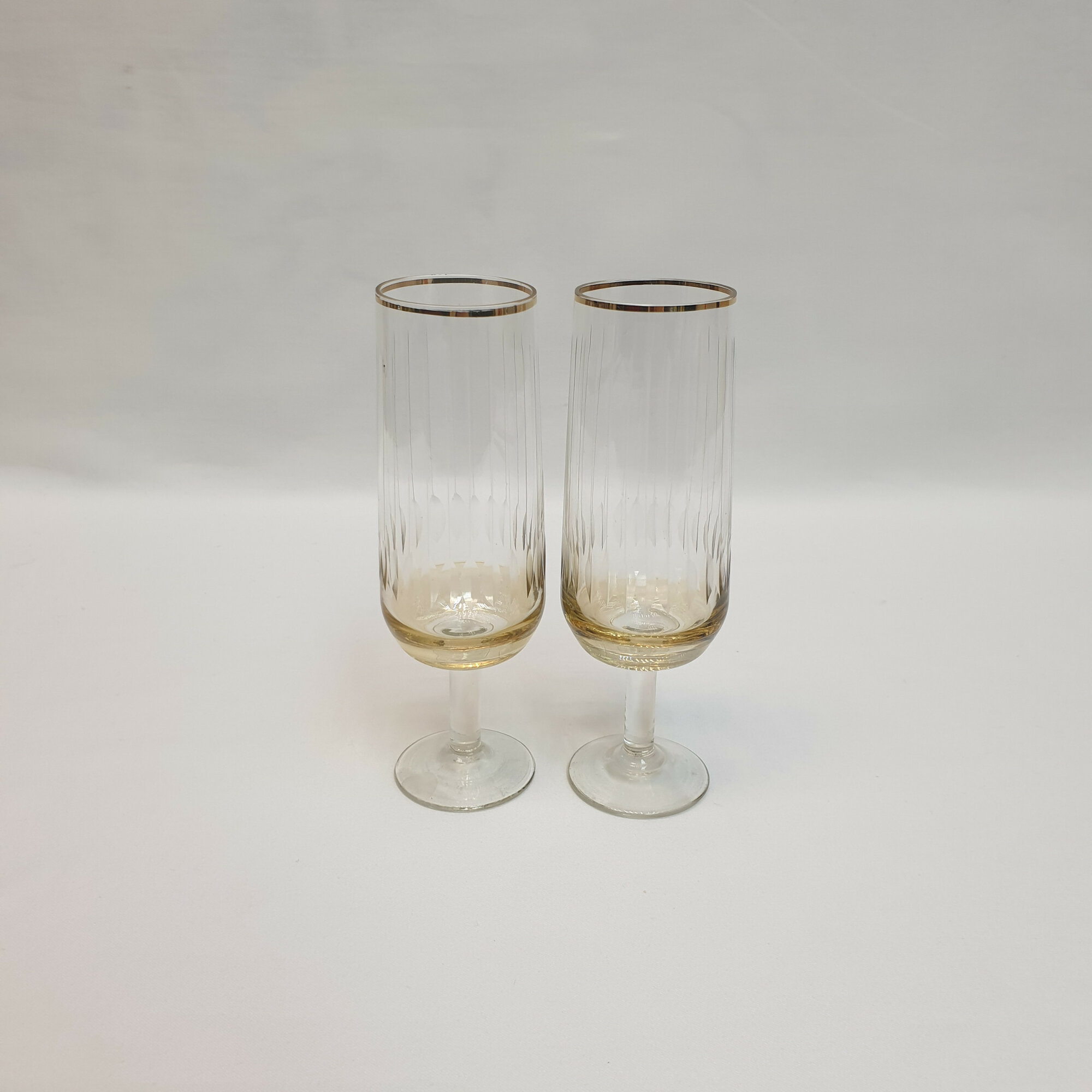 Пара бокалов 15 см, карамельное стекло, алмазная резка, 150 мл. Винтаж, СССР.