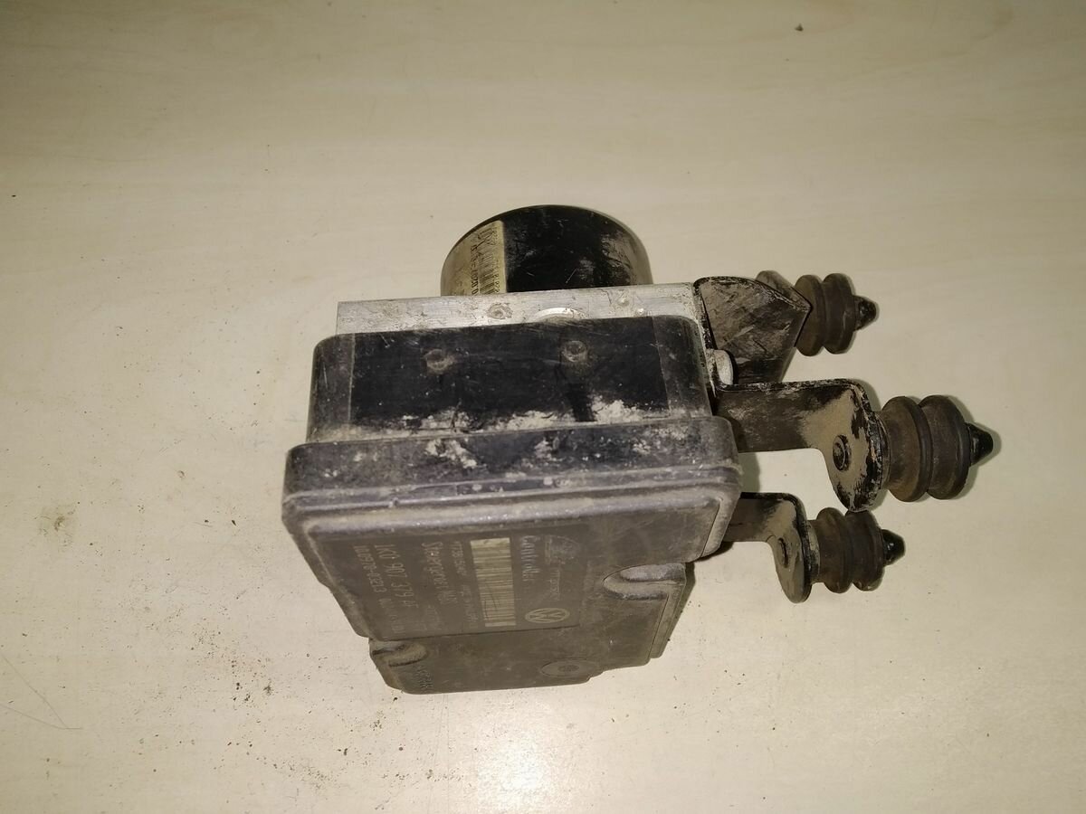 Блок управления ABS Skoda Octavia Volkswagen Golf 1K0907379AF