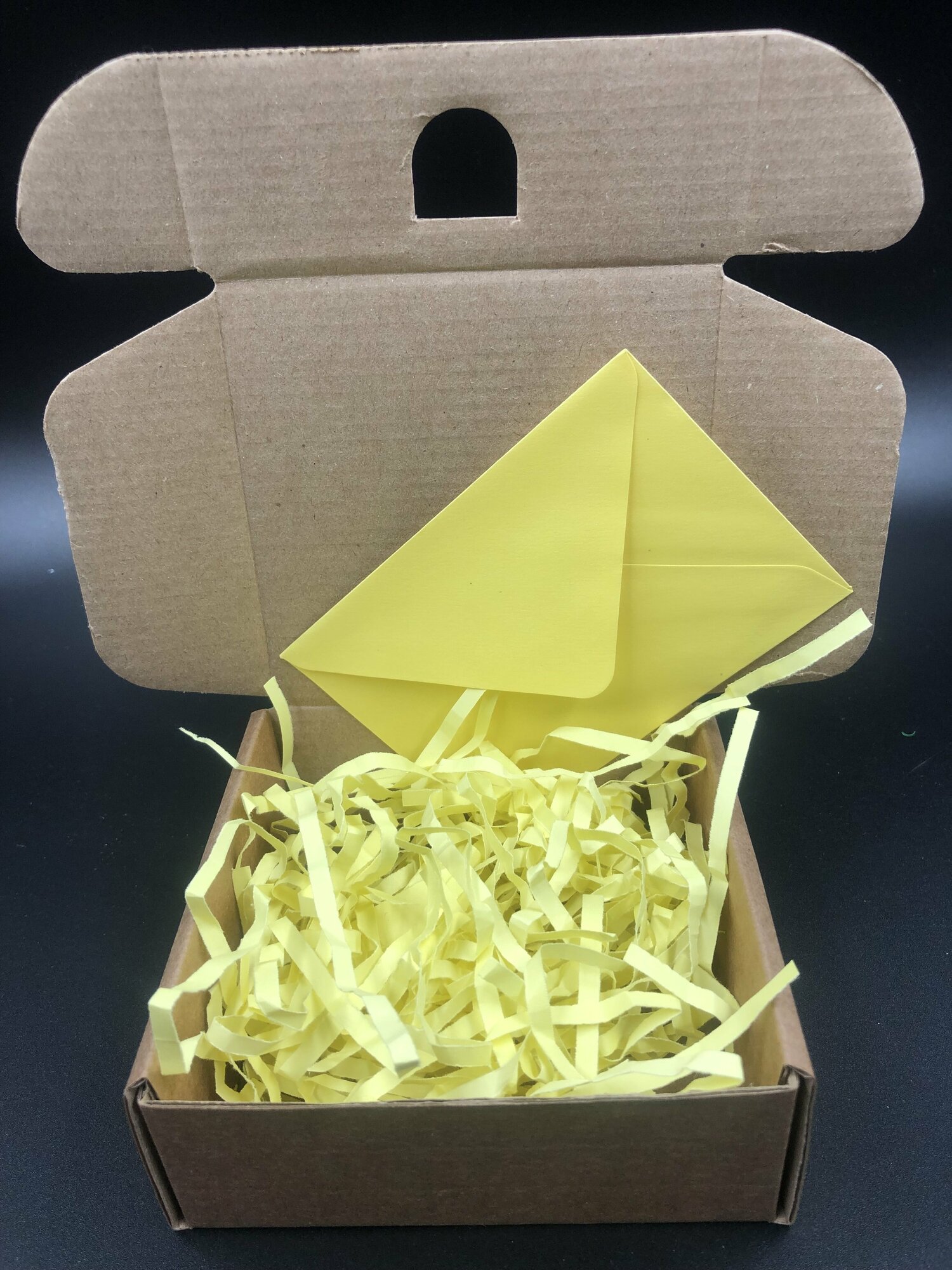 Подарочная коробочка Драйв Директ 14х10х4,5 см "Желтый лимонный" с наполнителем, подарочным конвертом и открыткой