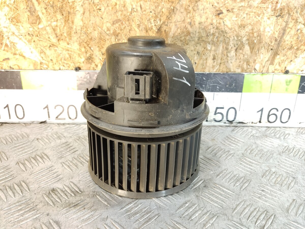 Моторчик отопителя FORD Focus 2005-2008 3M5H18456