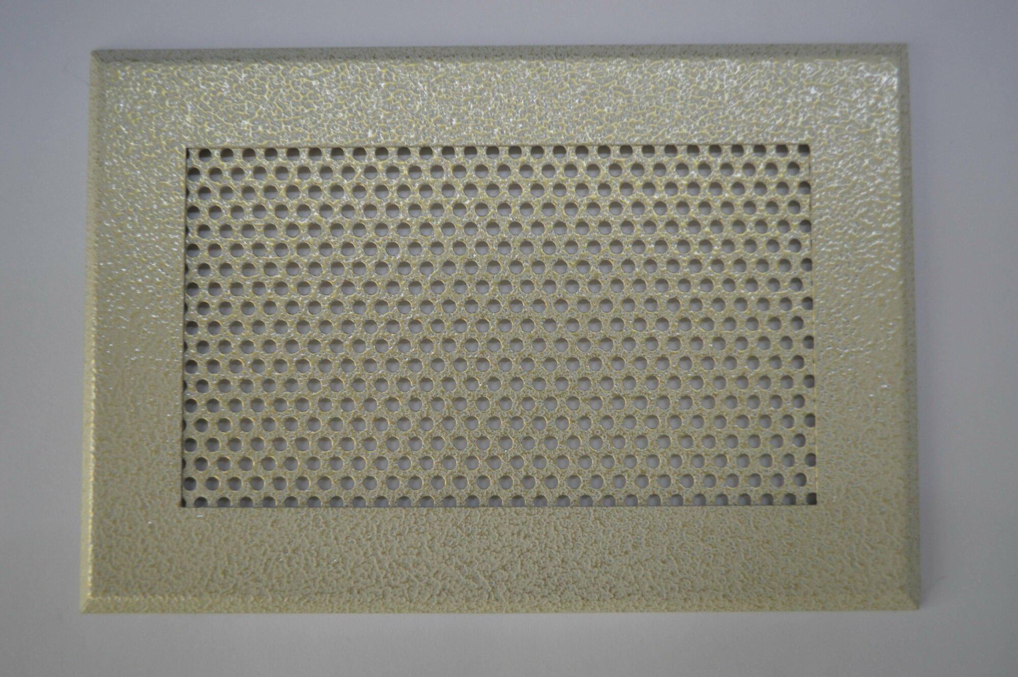 Решетка вентиляционная 190х140мм металлическая на магнитах, кружок, антик белый