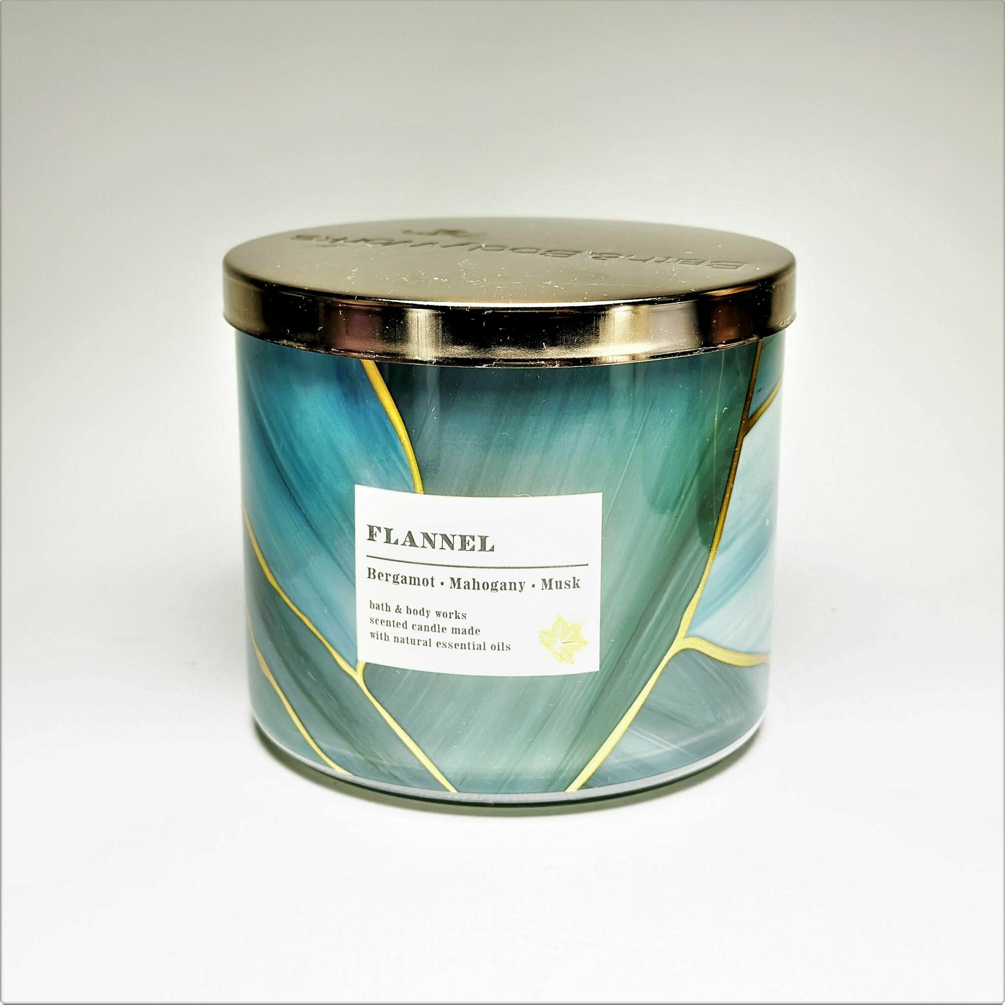 Bath and Body Works свеча ароматическая с 3-мя фитилями Flannel (411 гр)