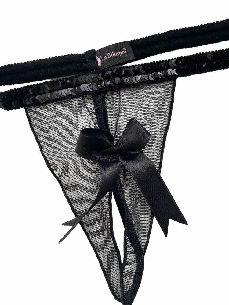 Сексуальные трусики-стринги с пайетками на поясе и бантом. Цвет - черный. Производитель - La Blinque