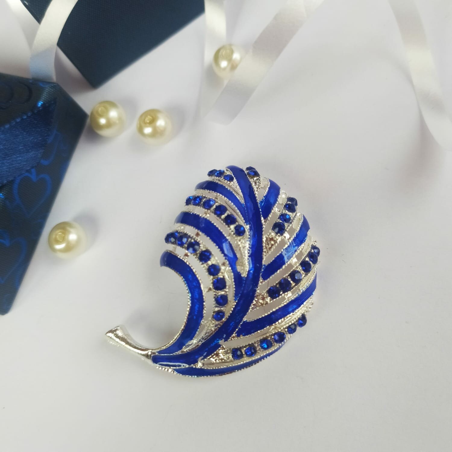 Брошь, стразы, эмаль