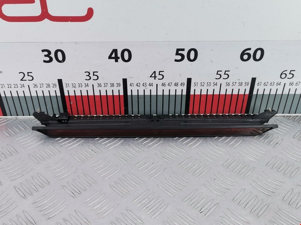 Фонарь дополнительный тормозной (стоп-сигнал) Volkswagen Golf 4 1J6945131C арт. 1938151