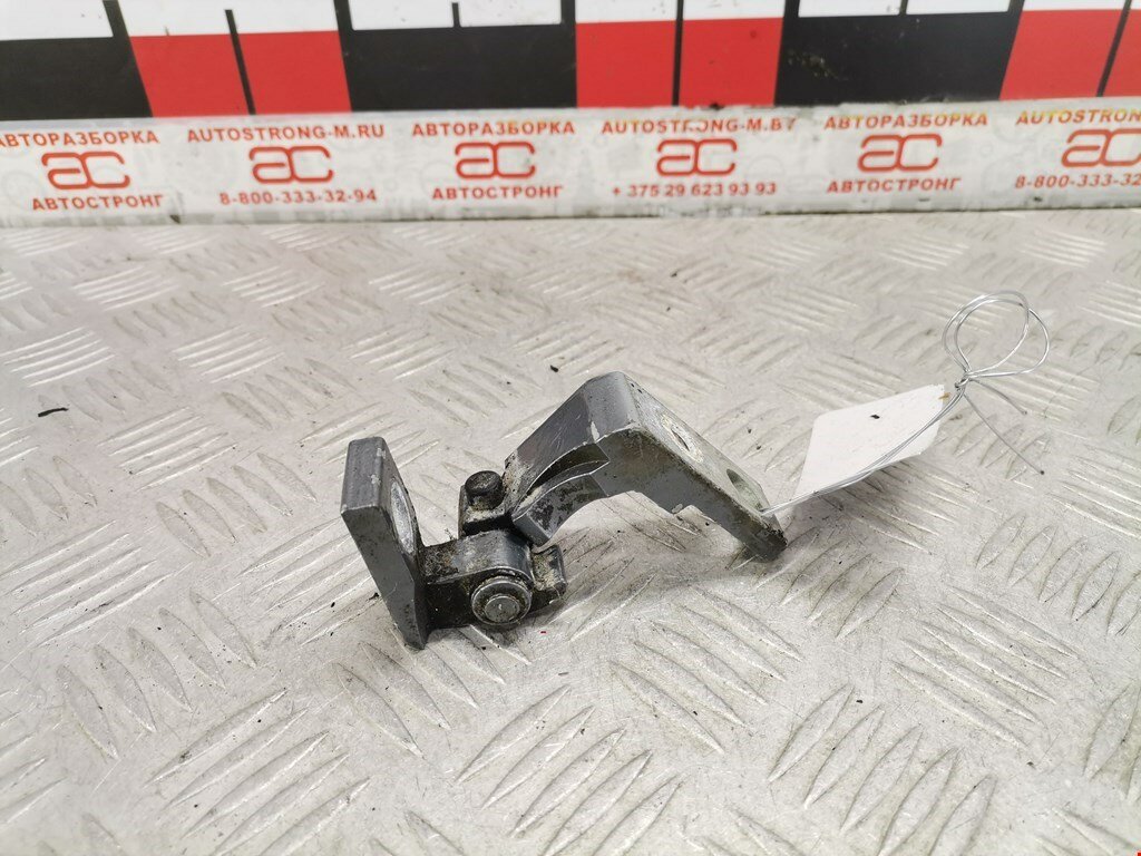 Петля двери передней правой Audi A4 B7 8E0831402E арт. 1100418