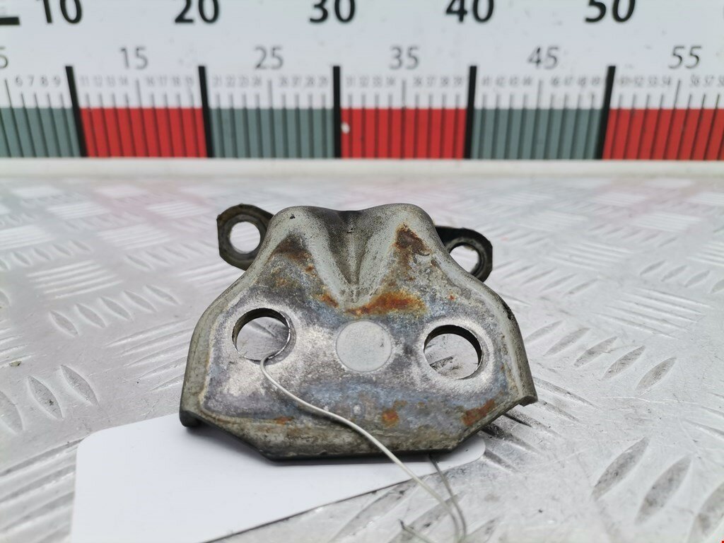 Петля двери передней правой Subaru Forester 1 (SF) арт. 2051858