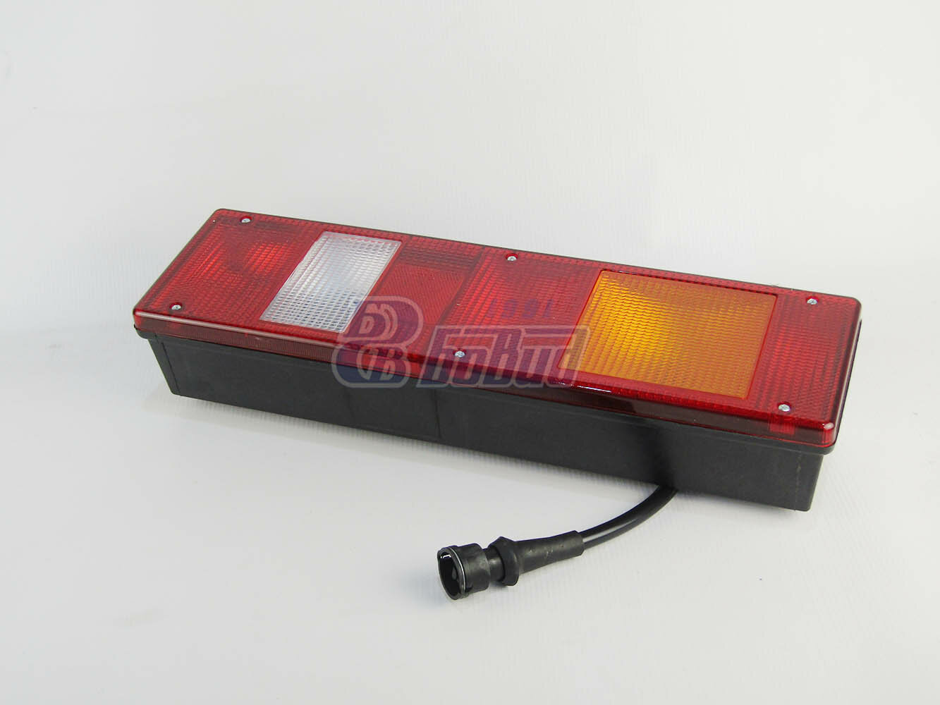 Фонарь задн.24В ЕвроКамАЗ с/отр, осв. номера со жгутом вилка сцаз 7452.3716-08 левый