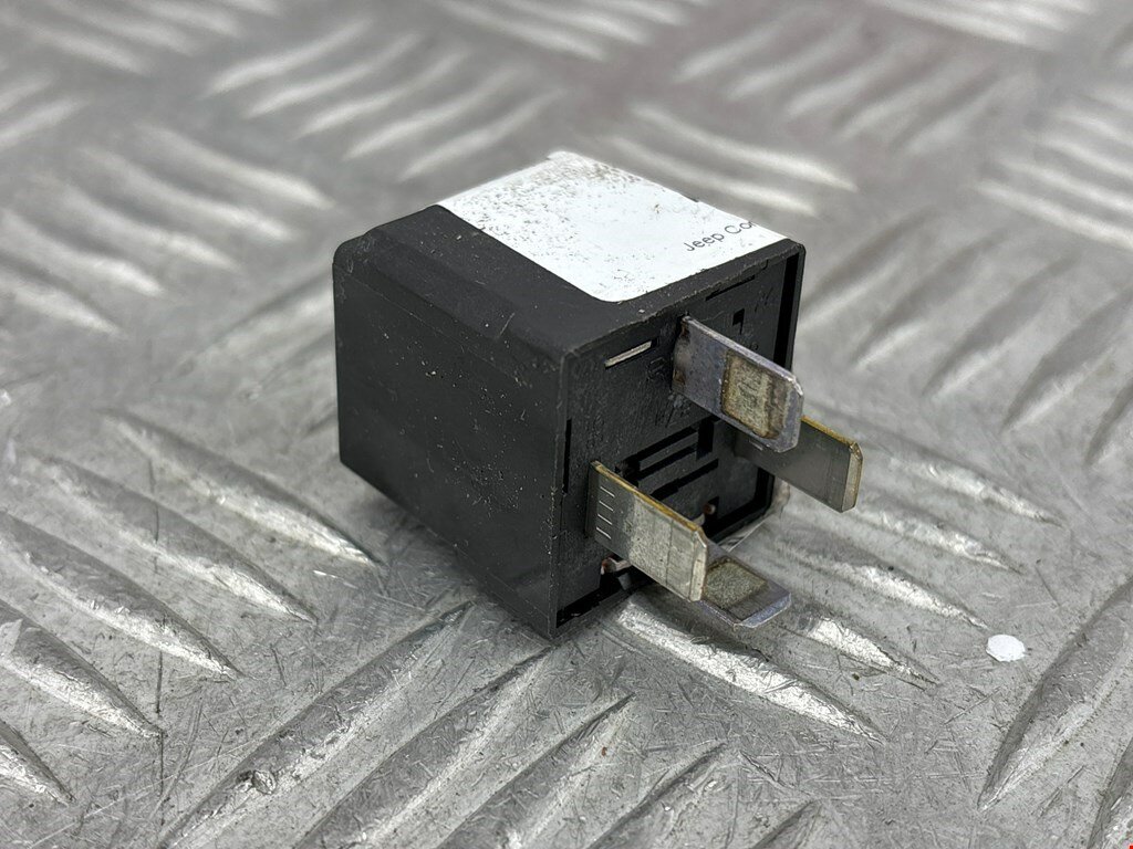Реле Jeep Commander 04692181AA арт. 2076764
