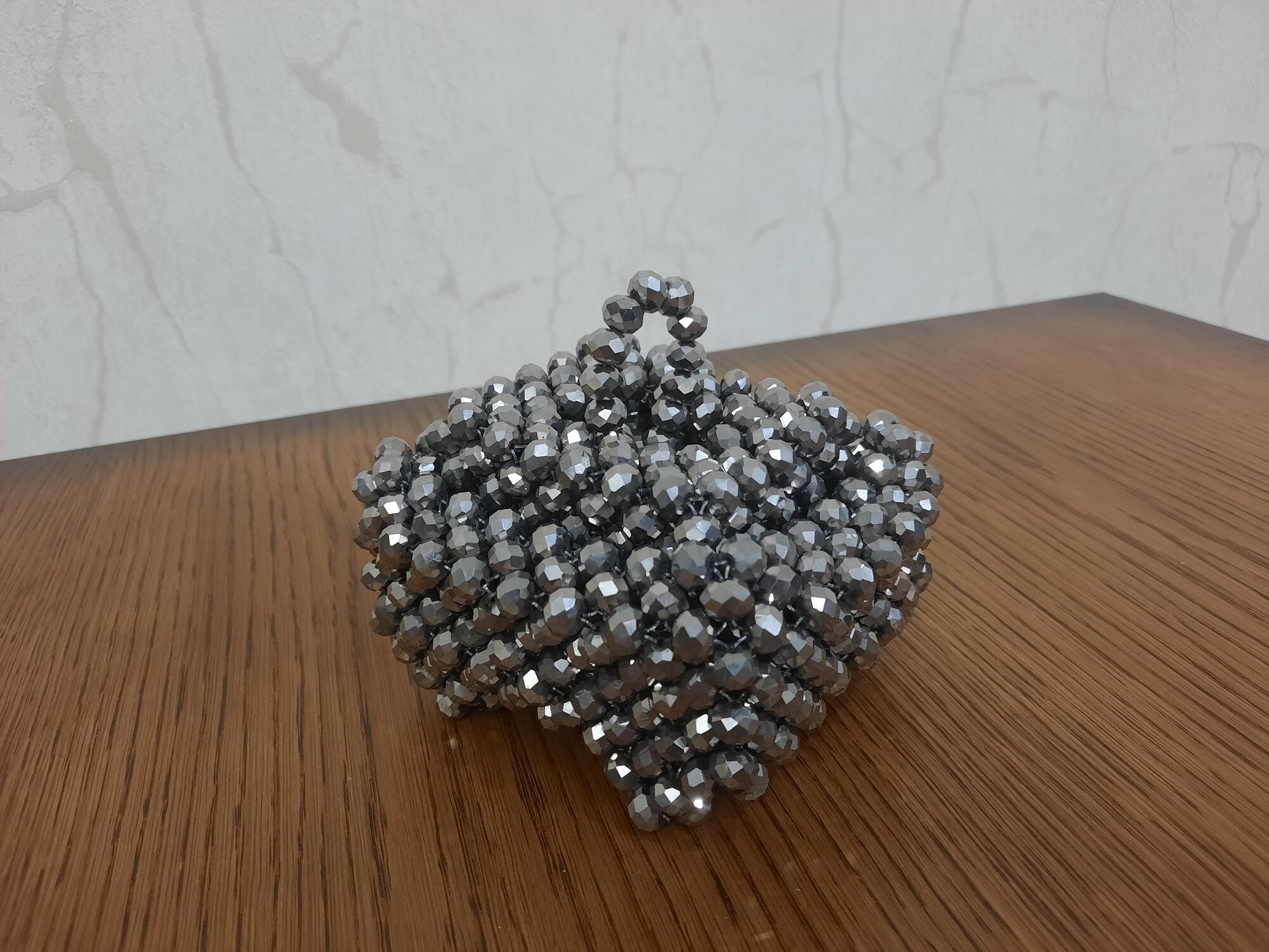 Шкатулка из хрустальных бусин