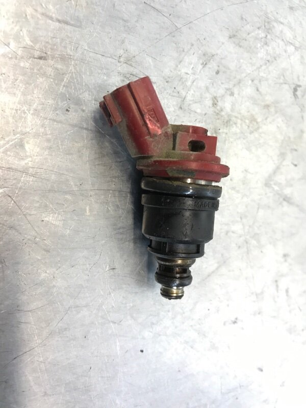 Форсунка инжекторная электрическая Nissan Bluebird 166003J100