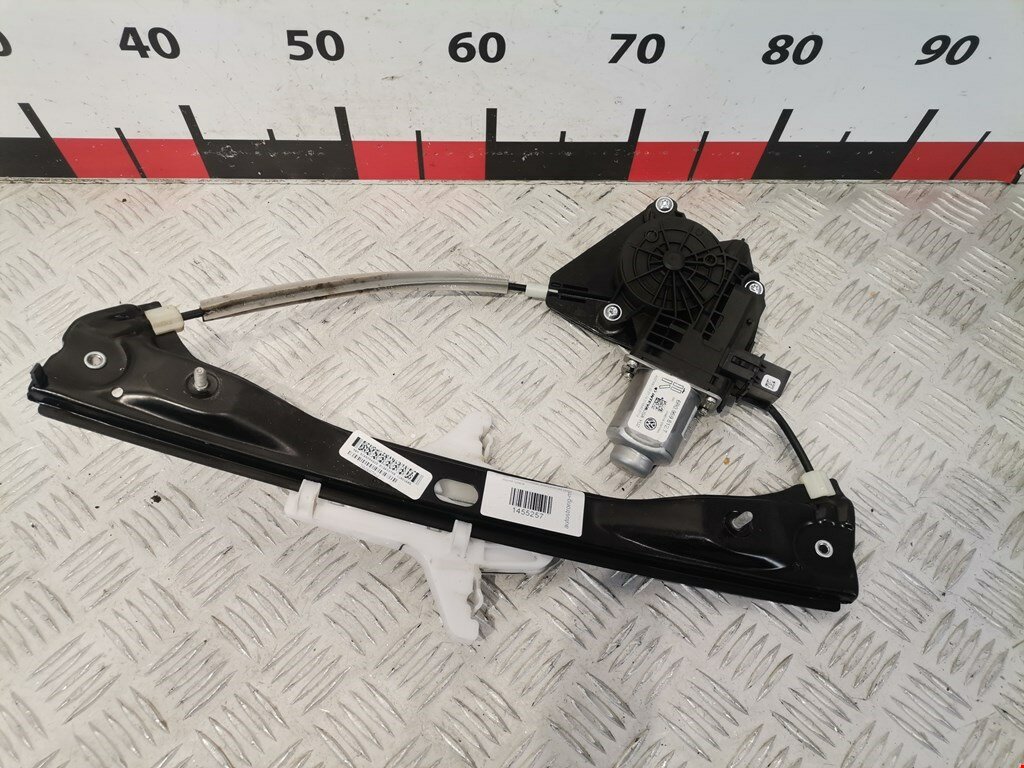 Стеклоподъемник электрический двери задней правой Volkswagen Jetta 6 5C6839462D арт. 1455257